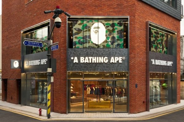 BAPE®加速全球扩张步伐 BAPE STORE®新沙洞旗舰店及BAPE STORE®现代百货首尔专门店盛大启幕|关注全球商业大事件,专业视角 ...
